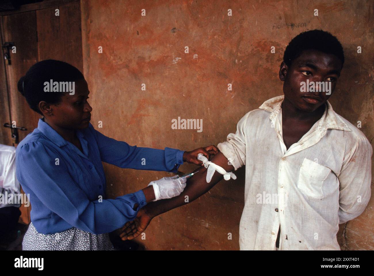 Medical attention africa hi-res stock photography and images - Alamy