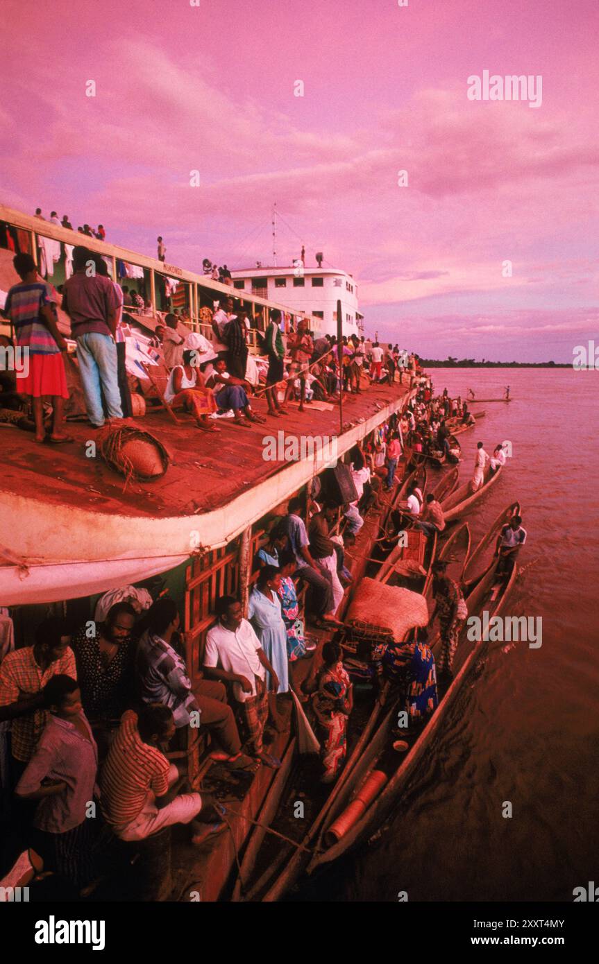 Barge canoes hi-res stock photography and images - Alamy