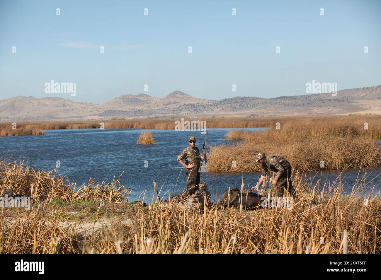 Duck hunters pack their gear in northern California's Tule Lake ...
