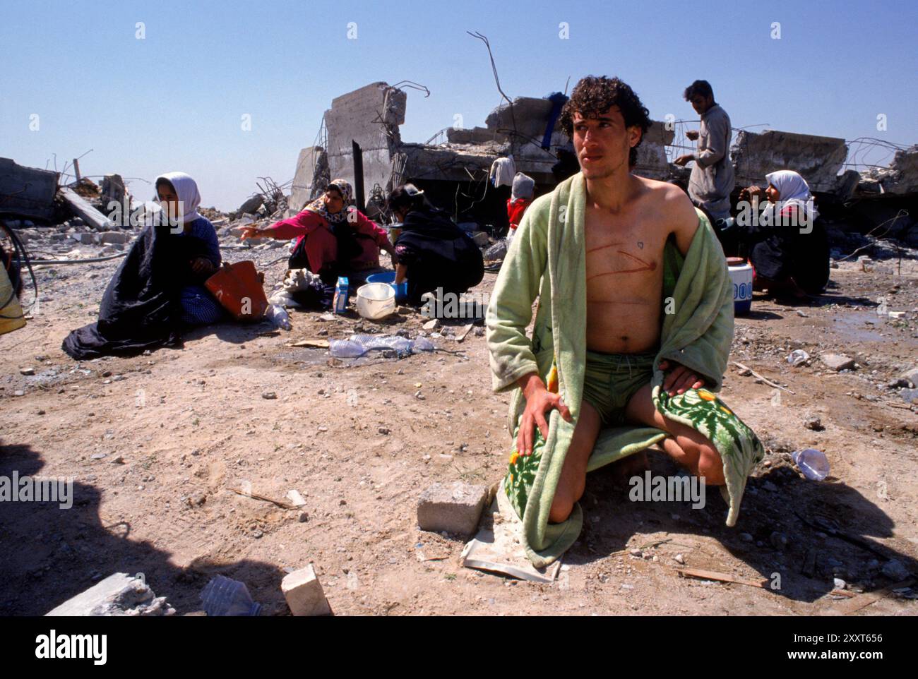 Man on the Kuwait/Iraq border, Iraq Stock Photo - Alamy