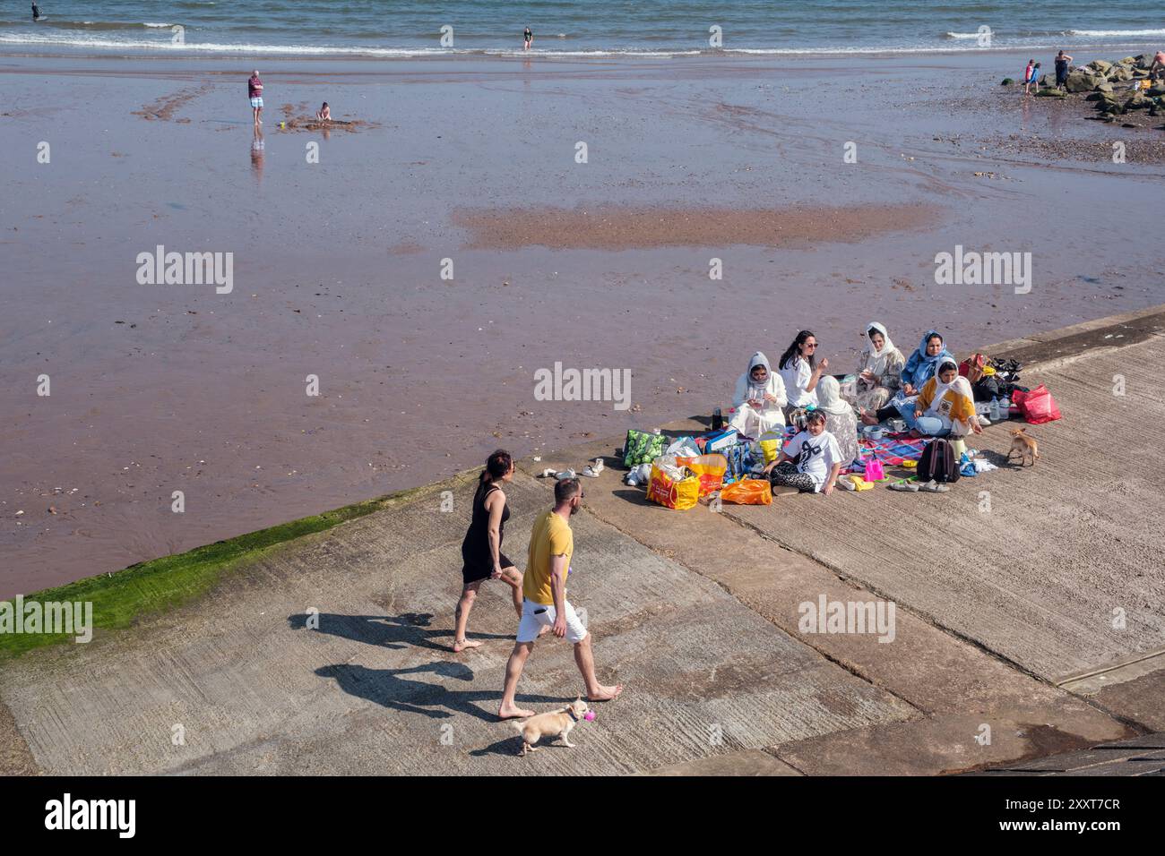 Asian family on holidays hi-res stock photography and images - Alamy