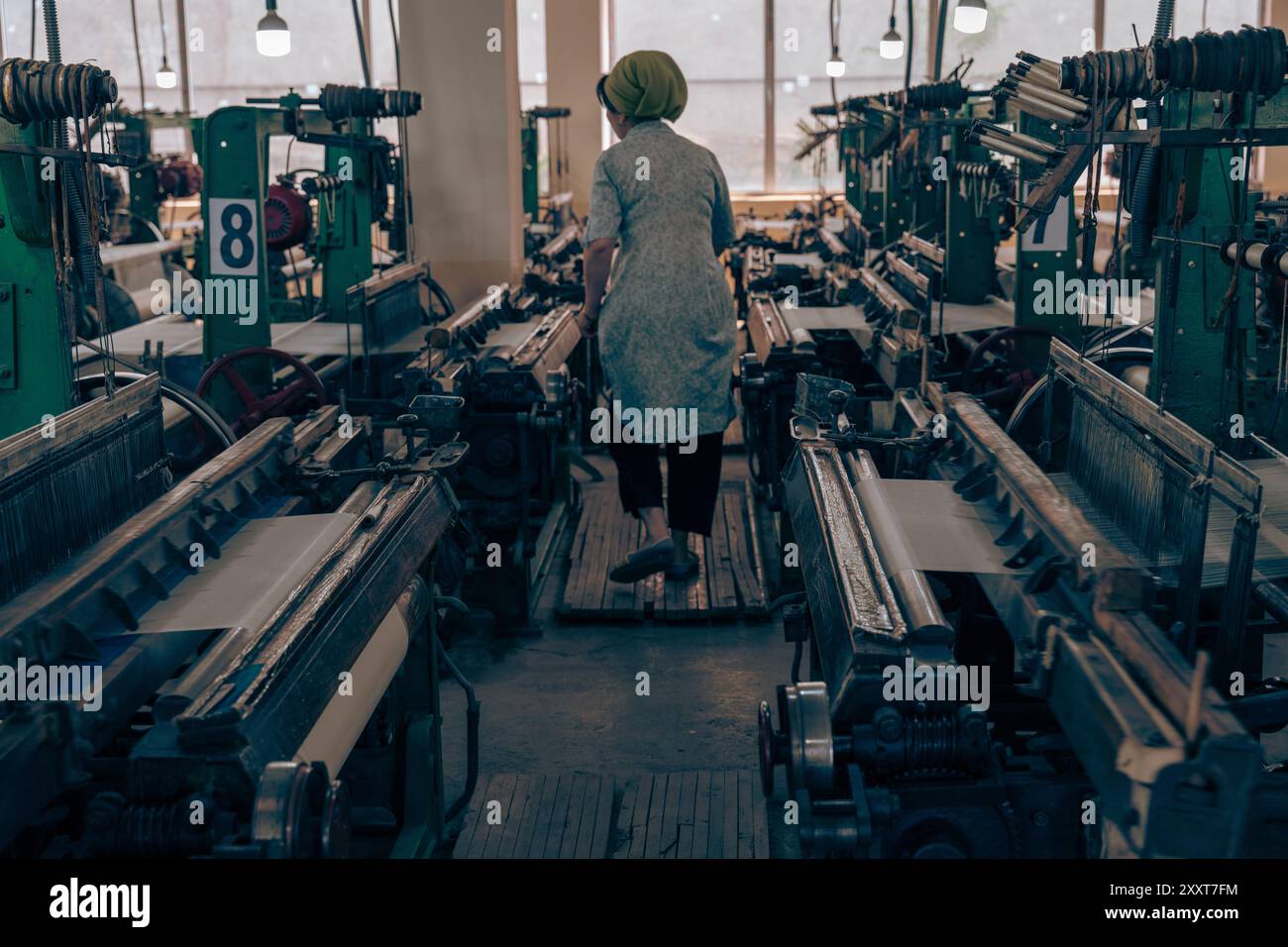 Woman textile factory china hi-res stock photography and images - Alamy