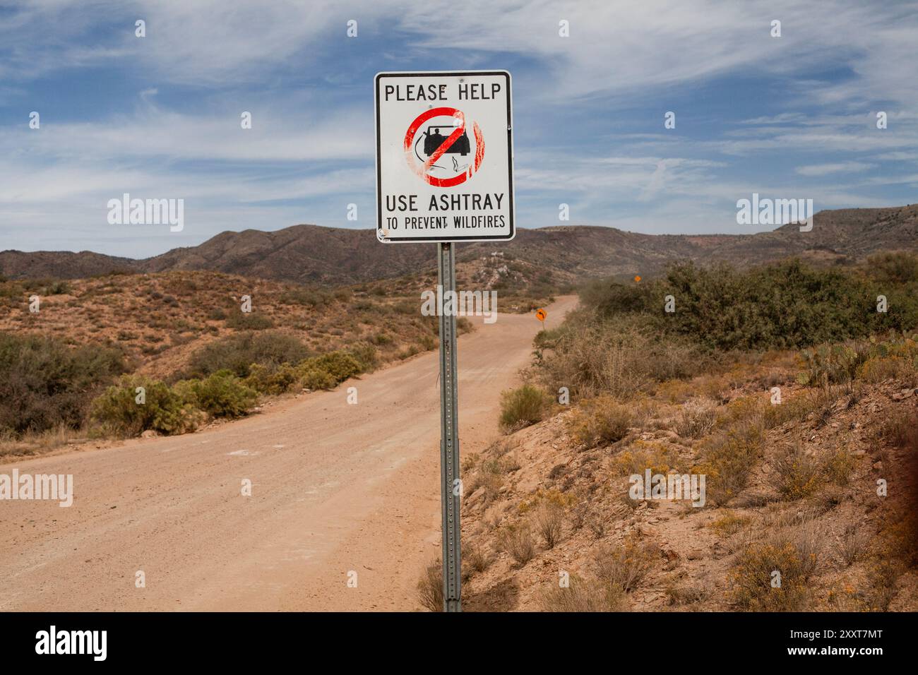 Road sign reminder to use ashtray on rural dirt road Stock Photo - Alamy