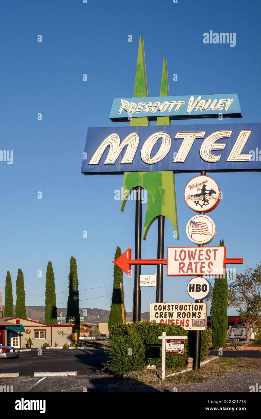 Retro Prescott Valley Motel road sign Stock Photo - Alamy