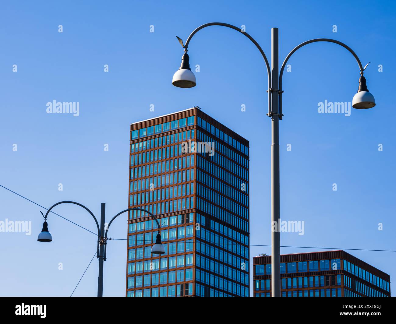 Industrial backdrop of tall structures hi-res stock photography and ...