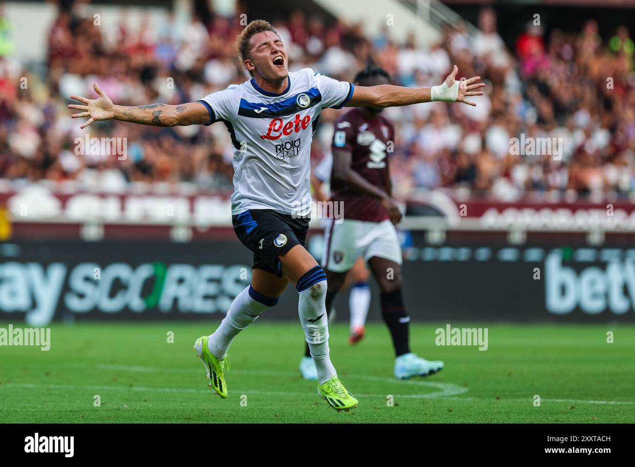 Mateo Retegui of Atalanta BC celebrates after scoring a goal during ...