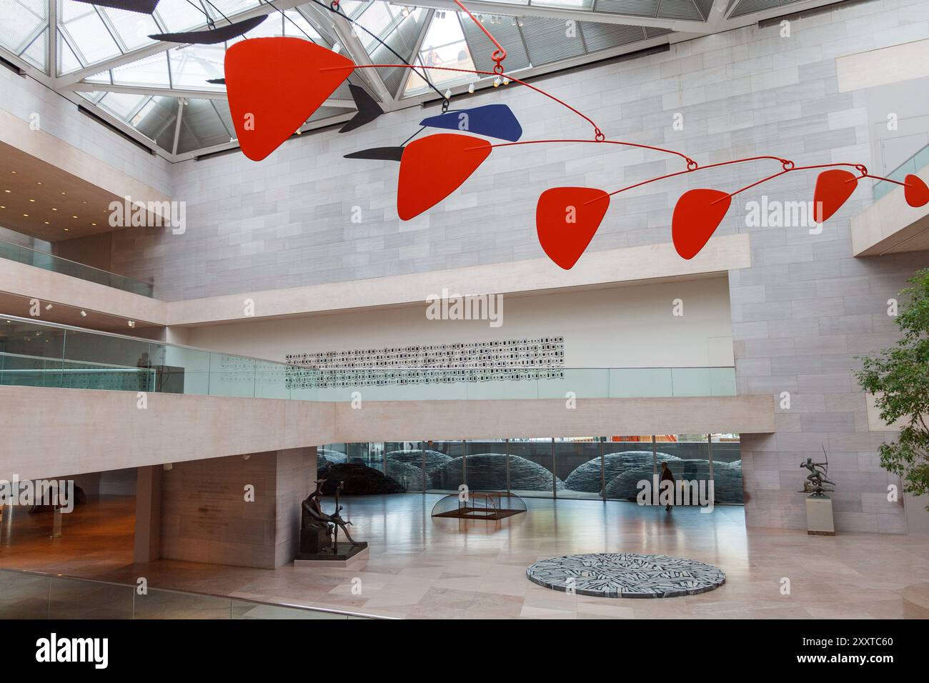 The main lobby of the National Gallery of Art in Washington DC, USA ...