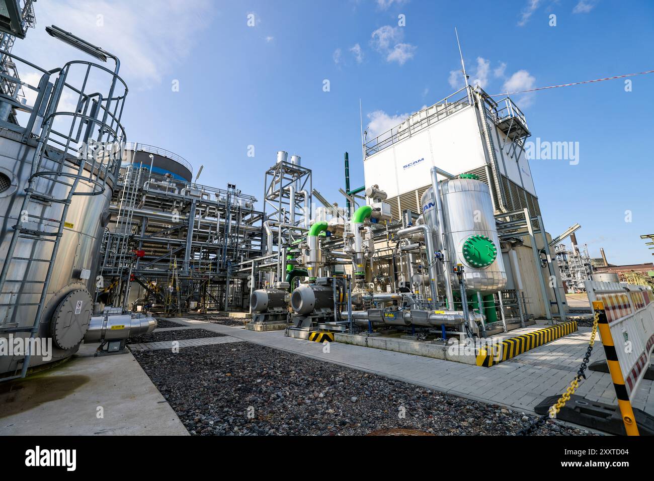 Oberhausen, Germany. 26th Aug, 2024. The new hydrogen production plant photographed during the ...