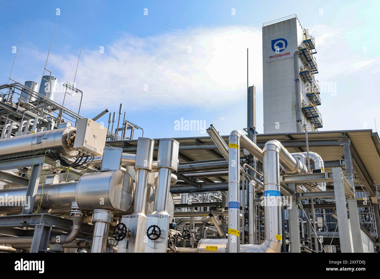 Oberhausen, Germany. 26th Aug, 2024. View of the new hydrogen production plant at the ...