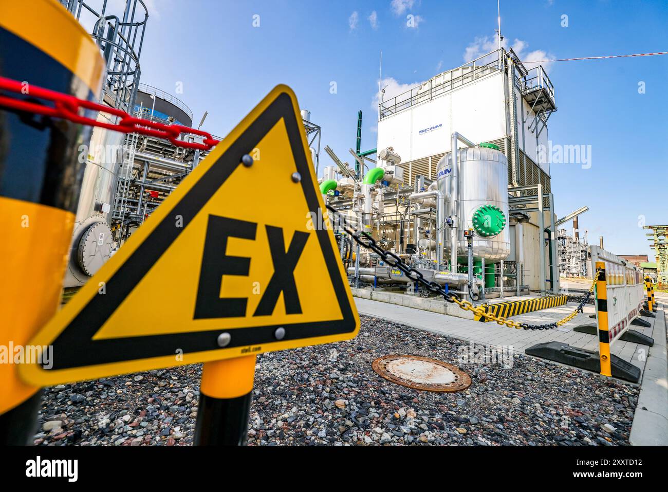 Oberhausen, Germany. 26th Aug, 2024. The new hydrogen production plant photographed during the ...