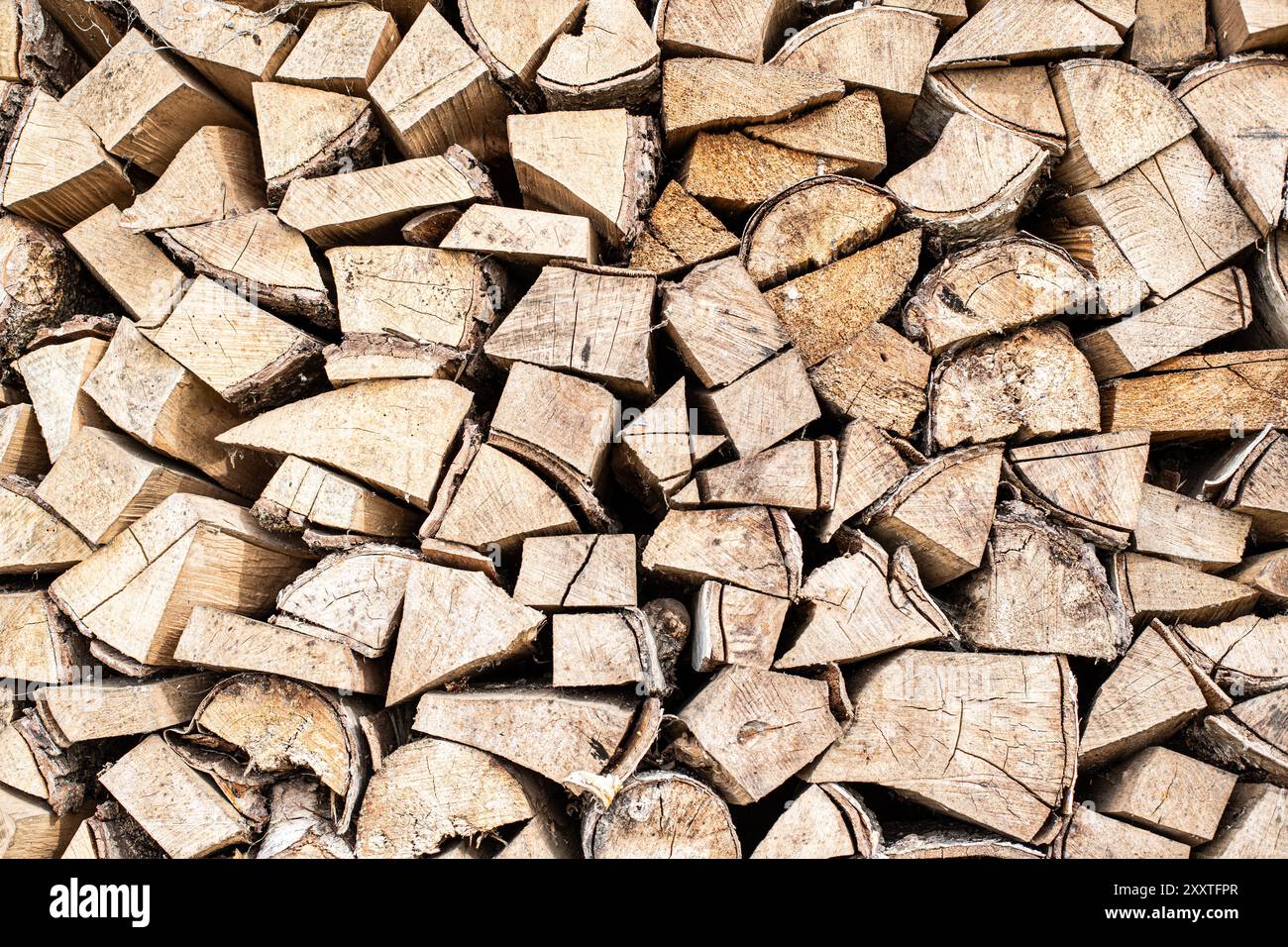 firewood free-standing stack pattern Stock Photo - Alamy