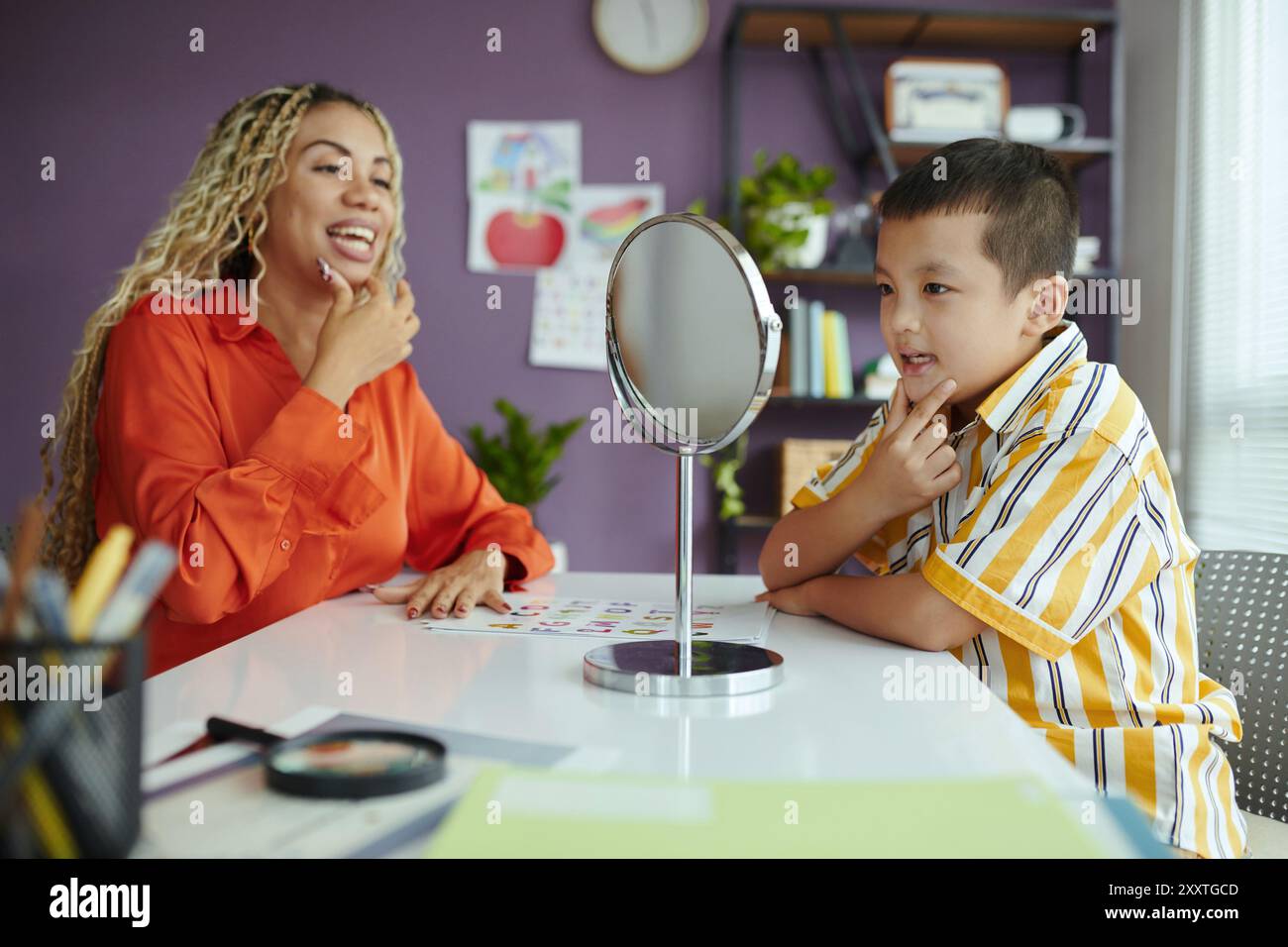 Woman in professional setting hi-res stock photography and images - Alamy