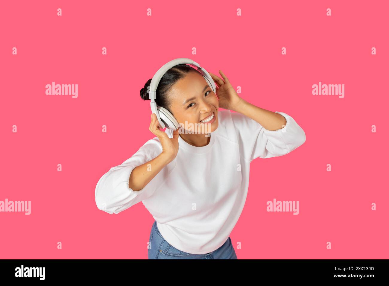 Woman wearing pink top jeans hi-res stock photography and images - Alamy