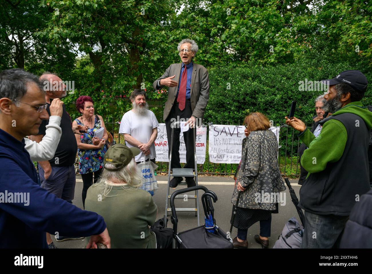 Piers Richard Corbyn speaking at Speakers' Corner. Piers Corbyn is ...