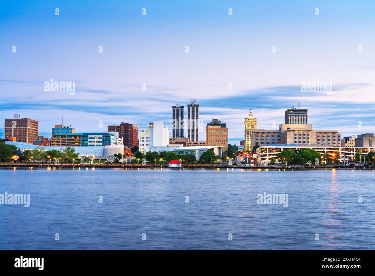 Peoria, Illinois, USA downtown skyline on the lake at dusk Stock Photo ...