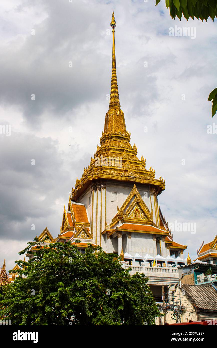 Bangkok, Thailand, Southeast Asia, Asia. Chinatown. Wat Traimit Temple ...