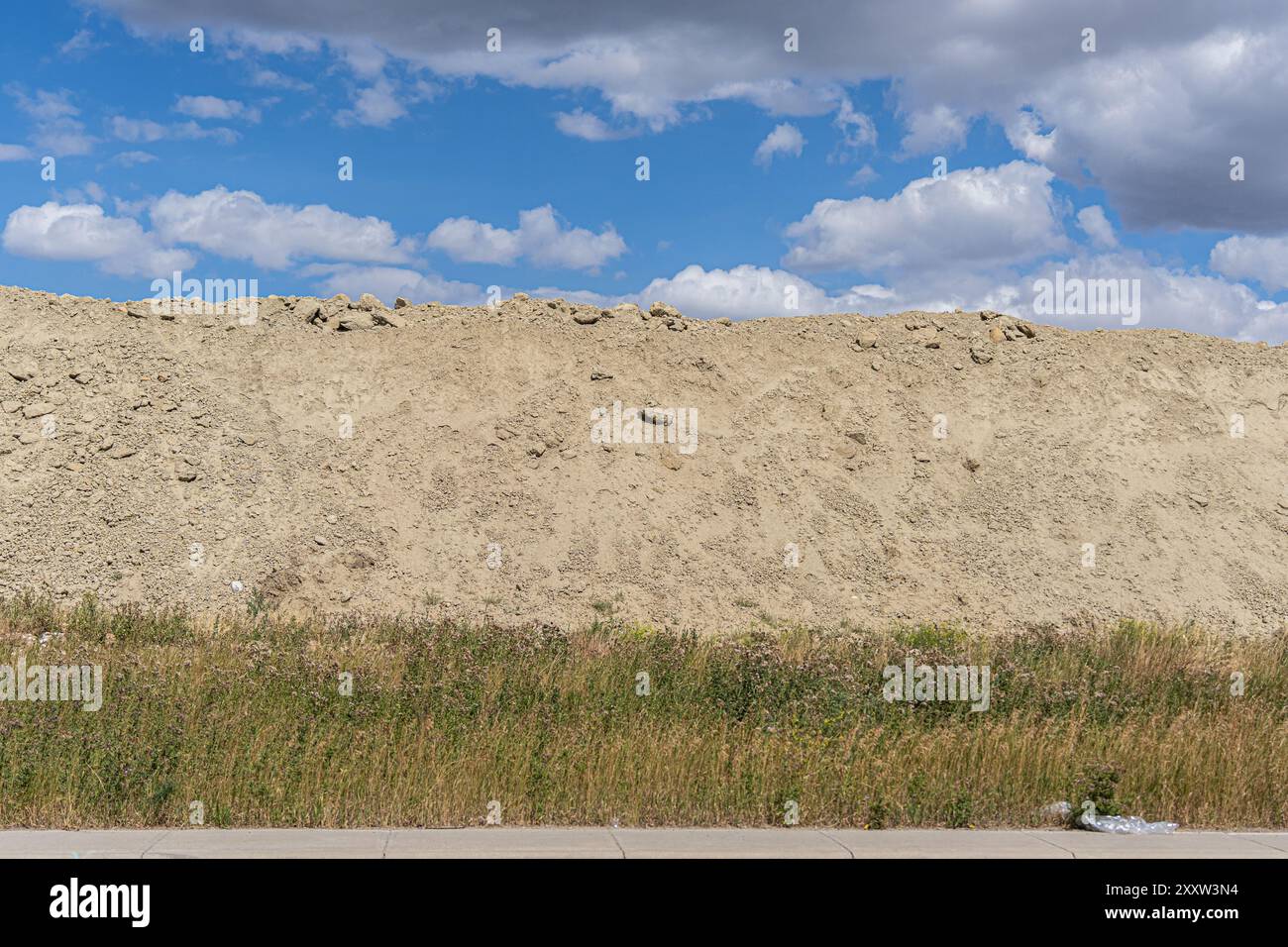 pile of soil earth at a construction building site Stock Photo - Alamy