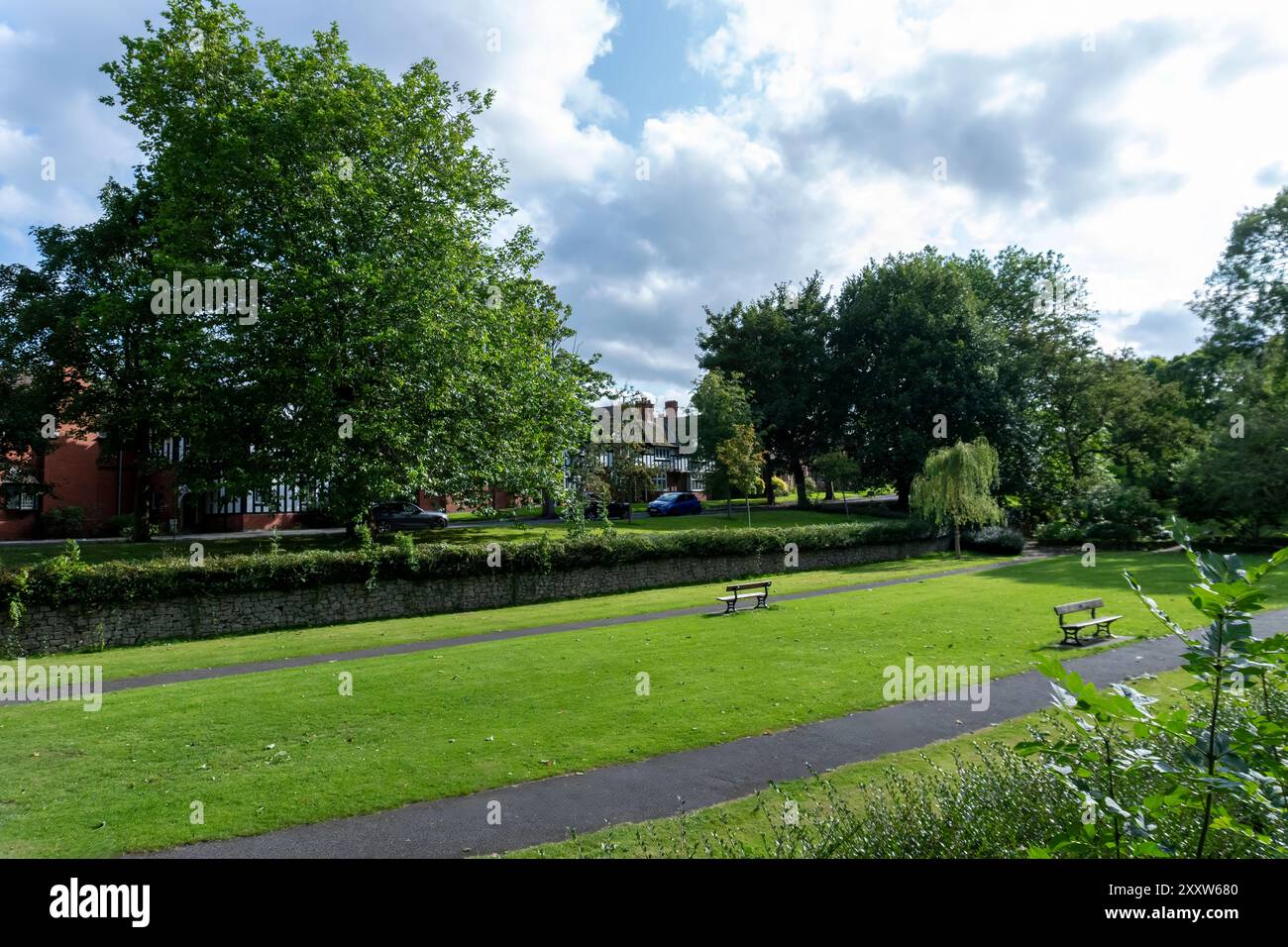 Dell bridge port sunlight village hi-res stock photography and images ...