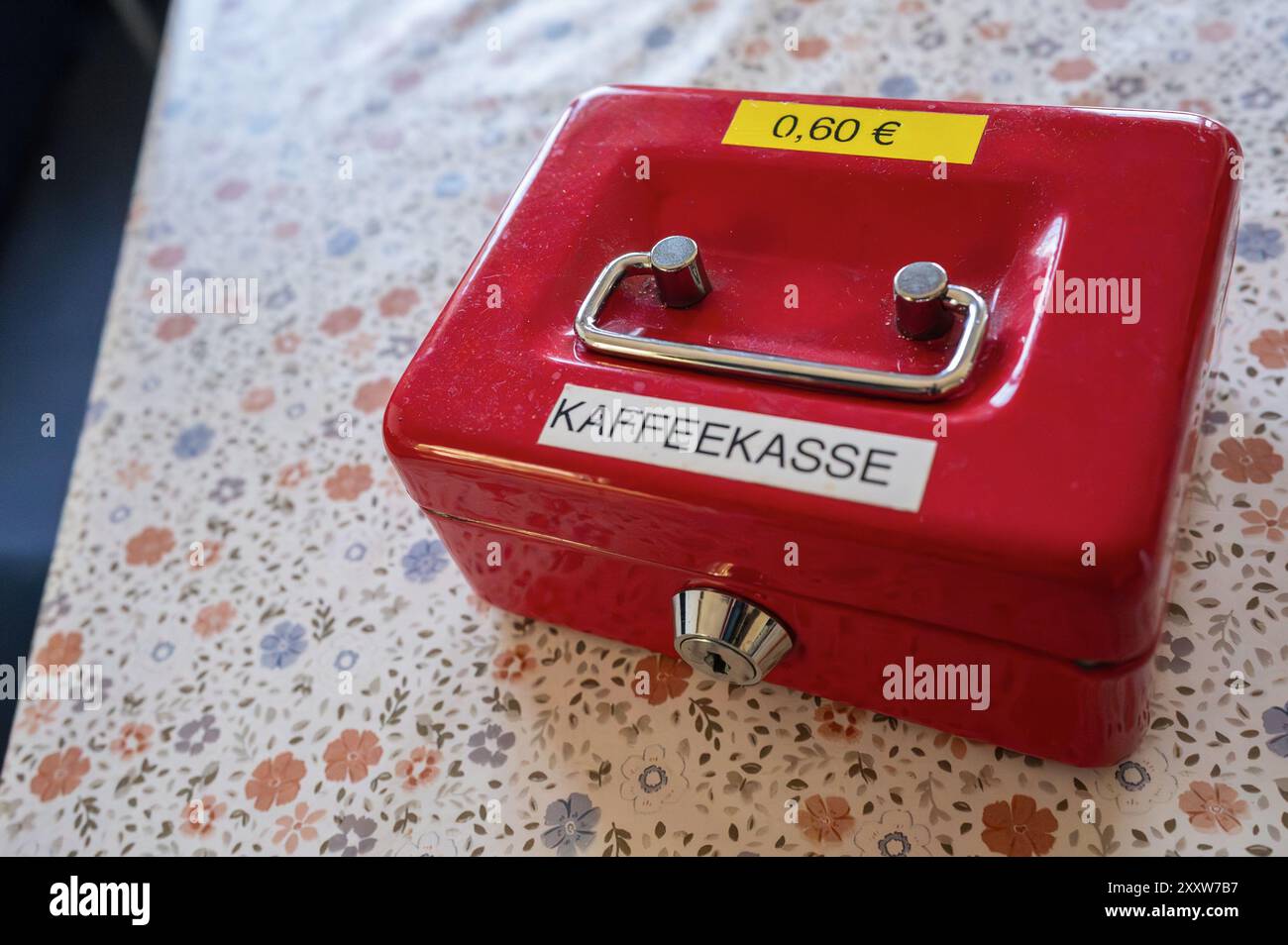 Cassette box hi-res stock photography and images - Alamy