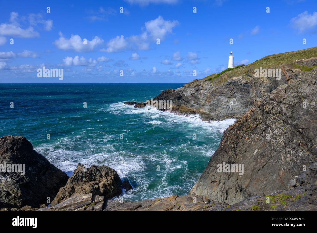 Coastal lighthouse in North Cornwall Stock Photo - Alamy