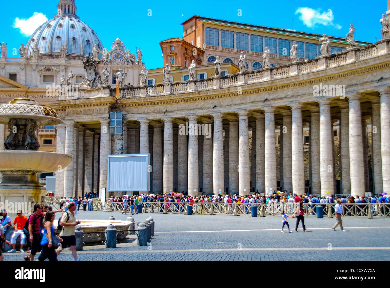 The square in the Vatican state, Piazza di San Pietro. Rome, Italy Stock Photo - Alamy