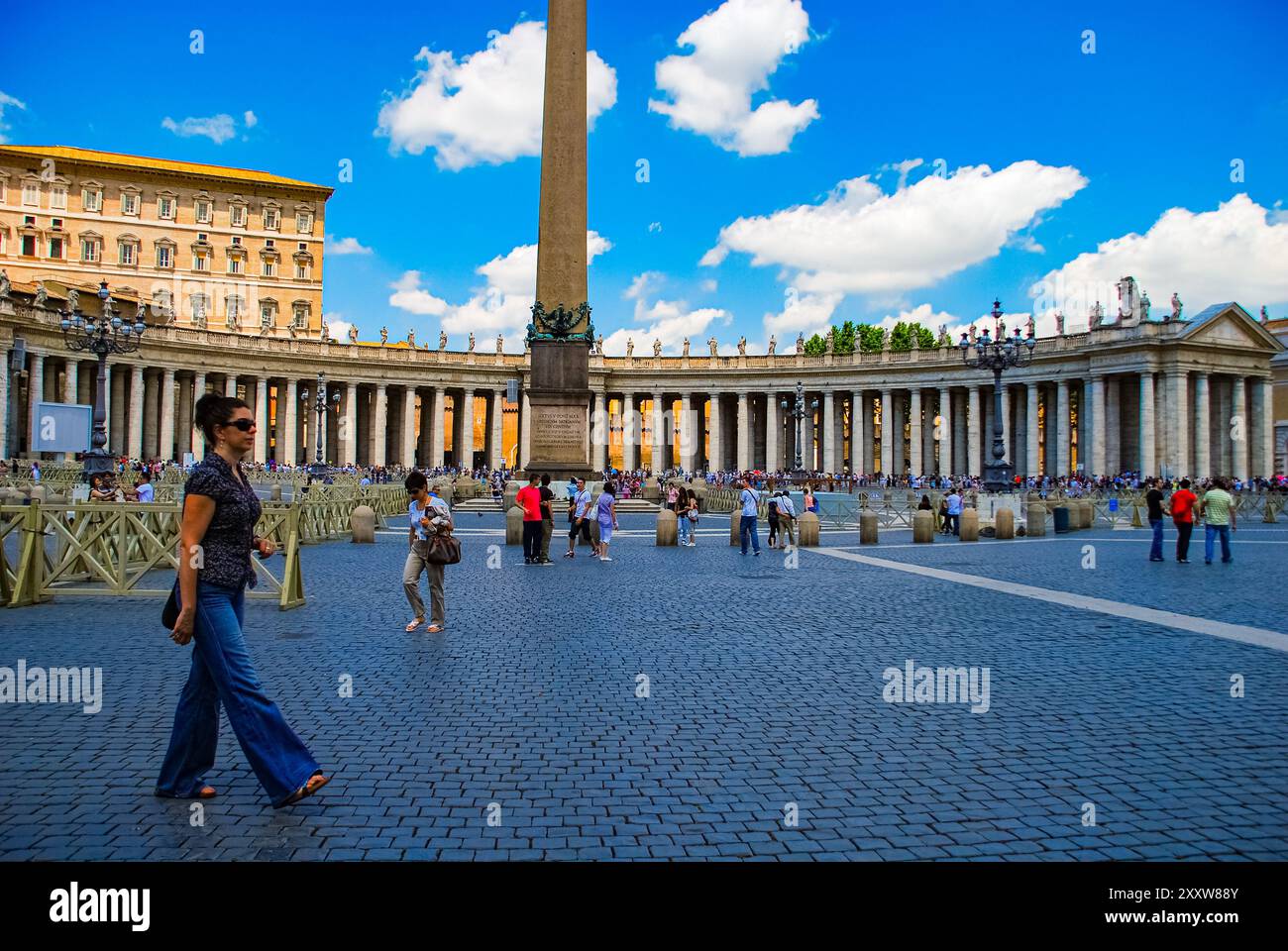 The square in the Vatican state, Piazza di San Pietro. Rome, Italy ...