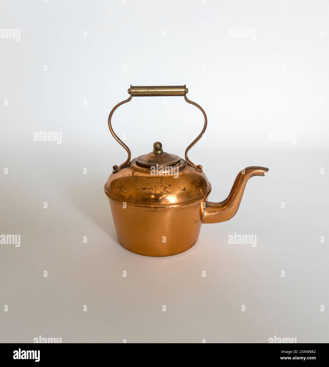 Small kettle hi-res stock photography and images - Alamy