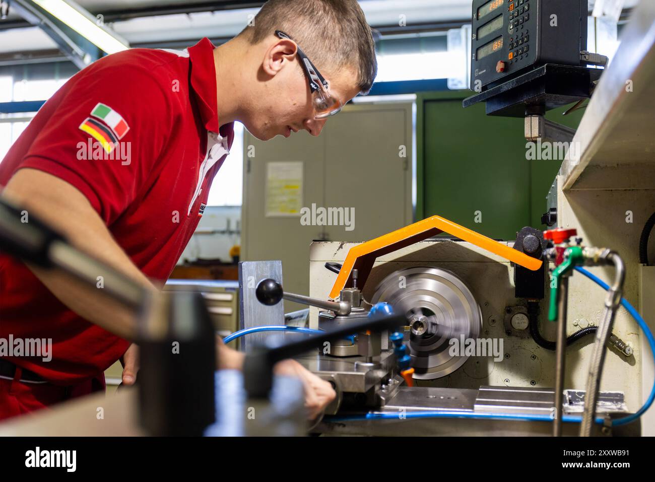 A conventional lathe hi-res stock photography and images - Alamy