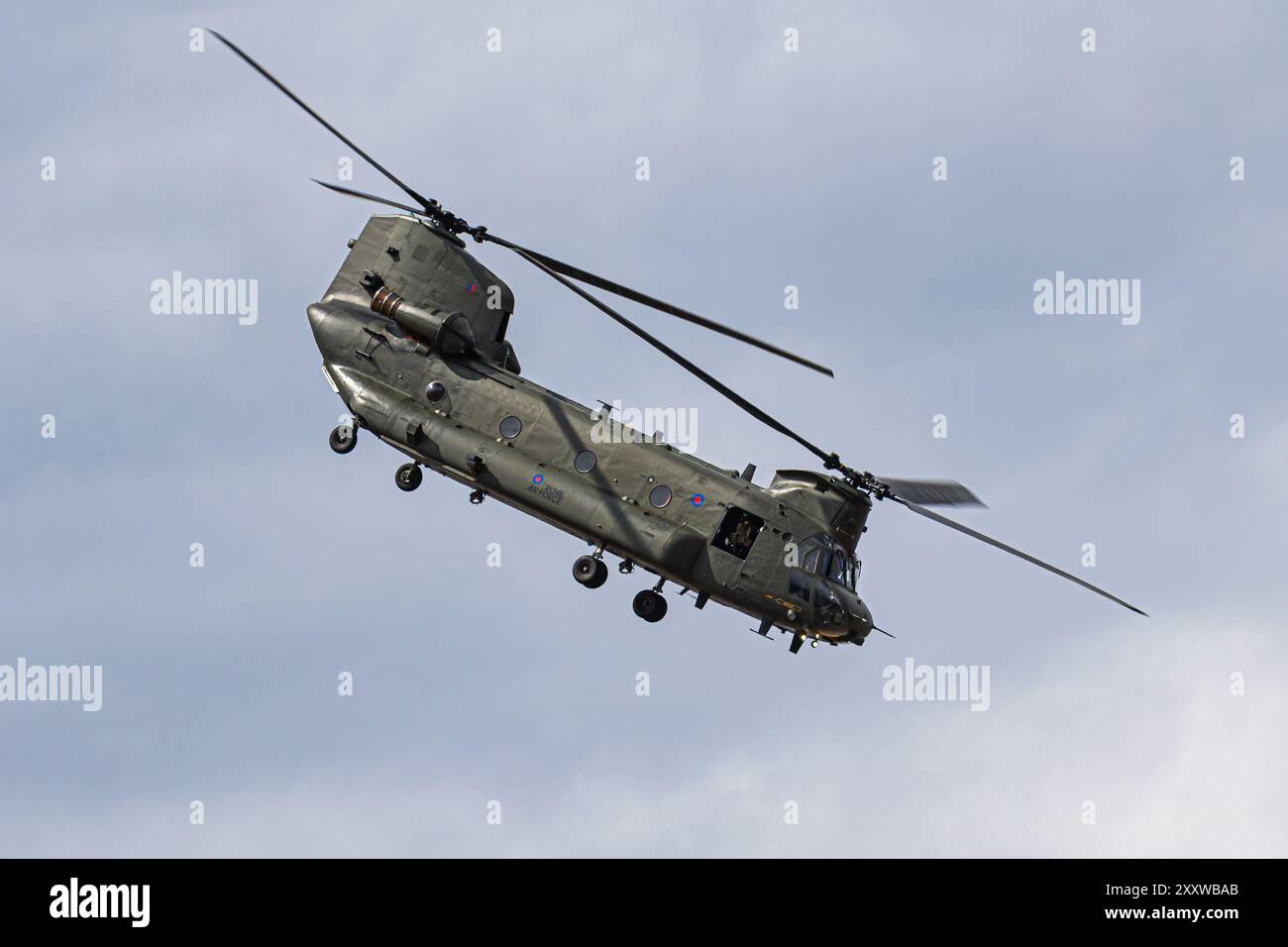 Raf boeing chinook hc6 helicopter hi-res stock photography and images ...