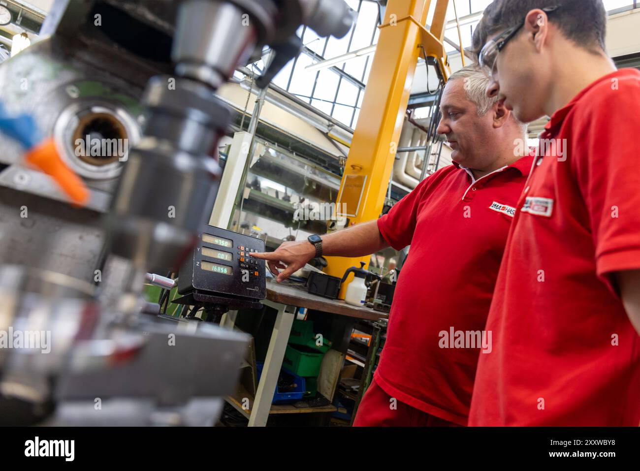 Conventional milling machine hi-res stock photography and images - Alamy