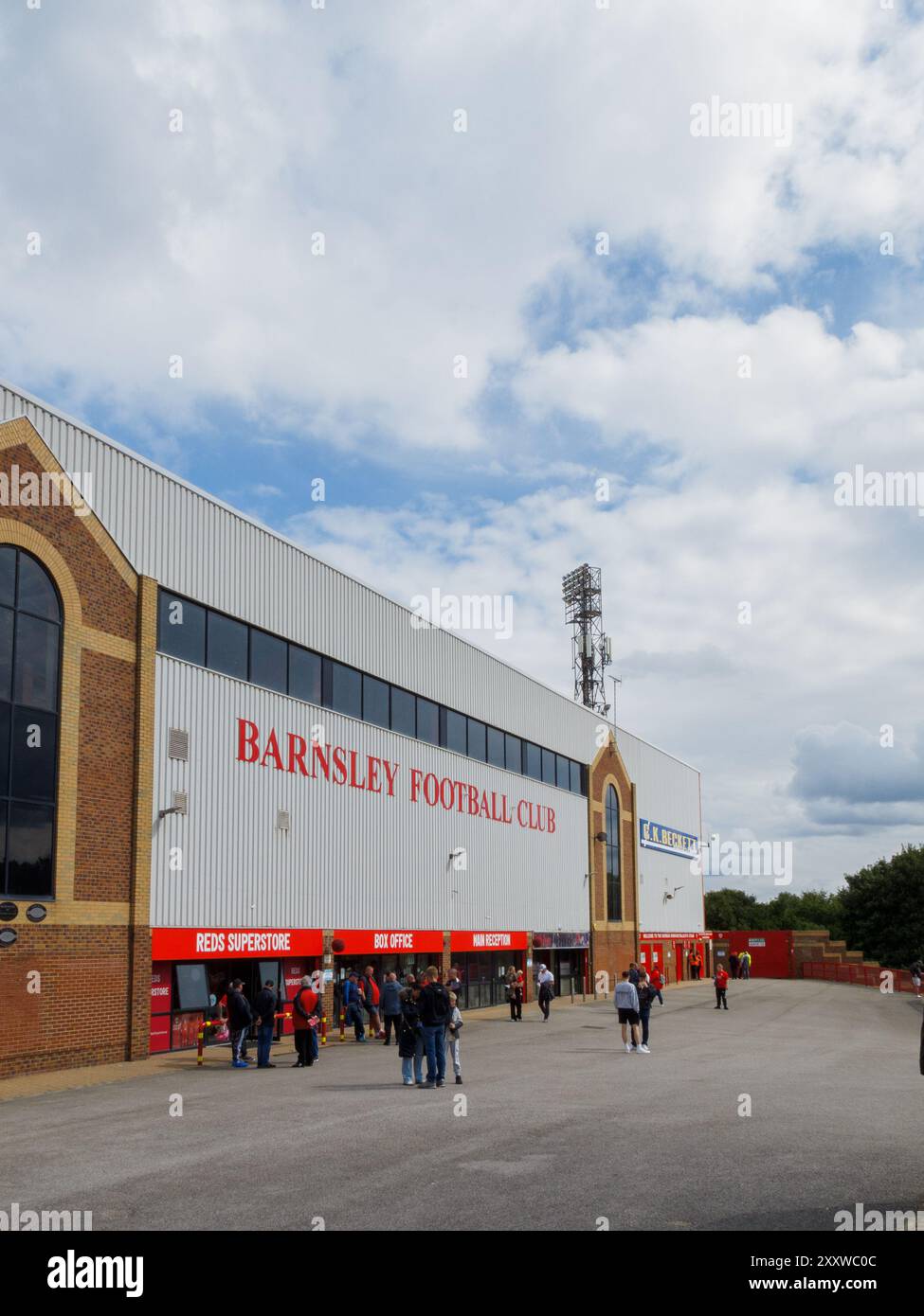 Barnsley fc hi-res stock photography and images - Alamy