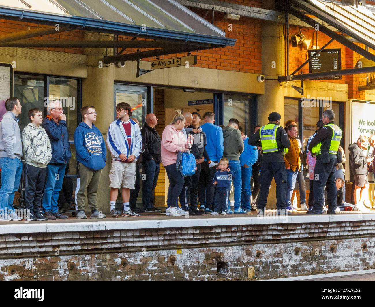 Waiting for the train at Barnsley Interchange train station Stock Photo ...