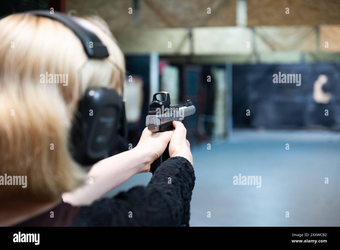 Female woman holding shotgun hi-res stock photography and images - Alamy
