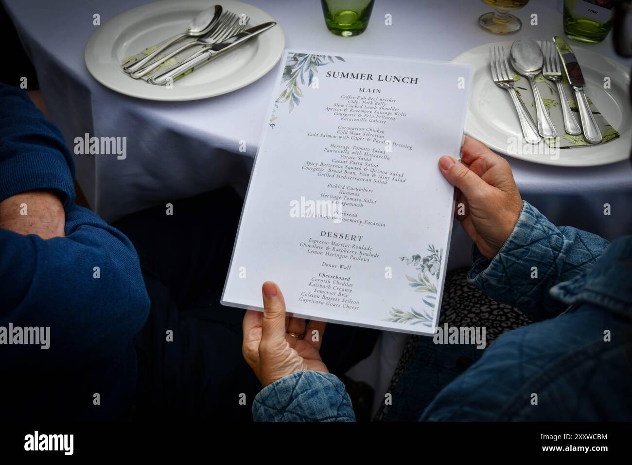British summer lunch party Stock Photo - Alamy