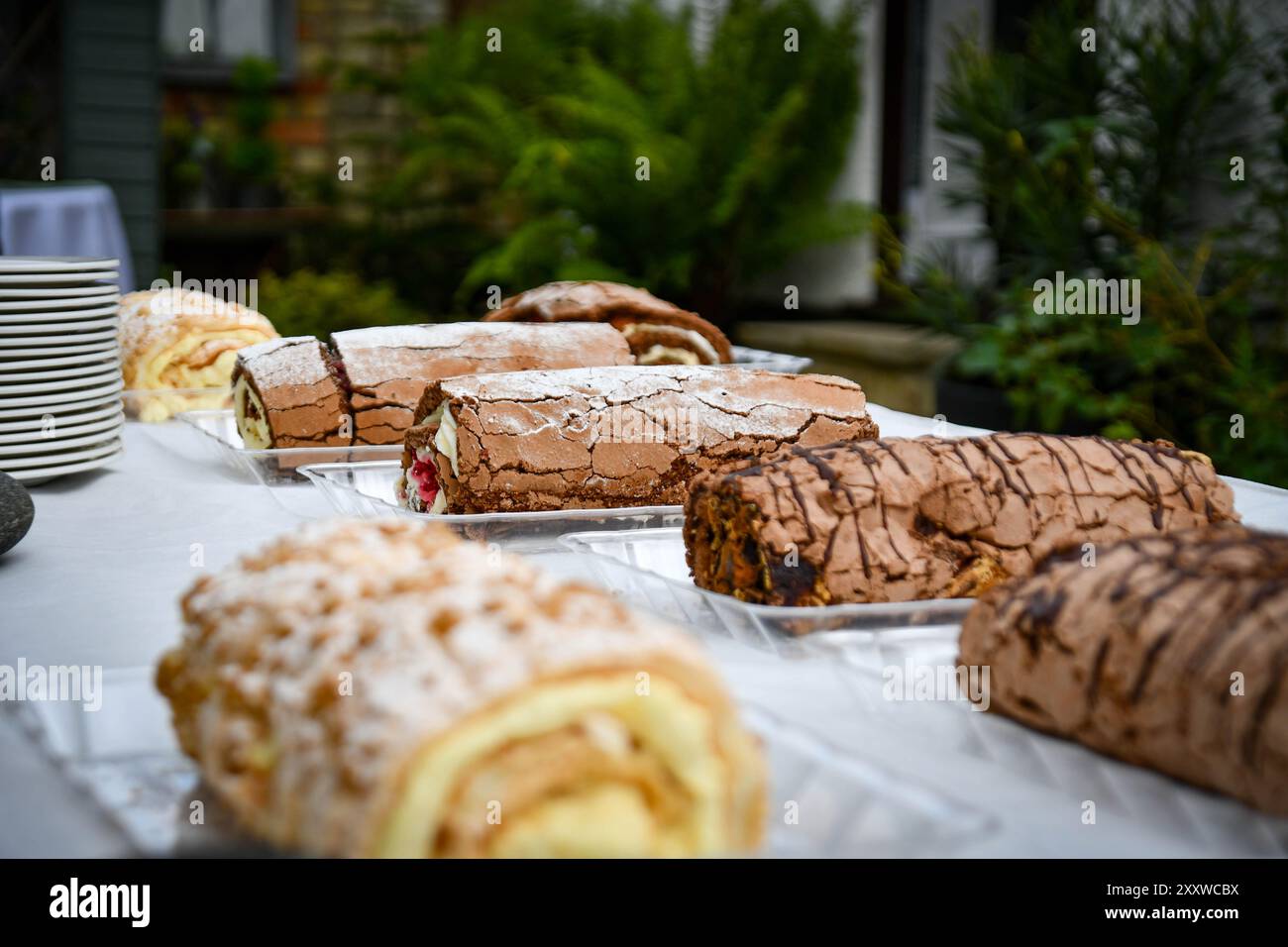 British summer lunch party Stock Photo - Alamy
