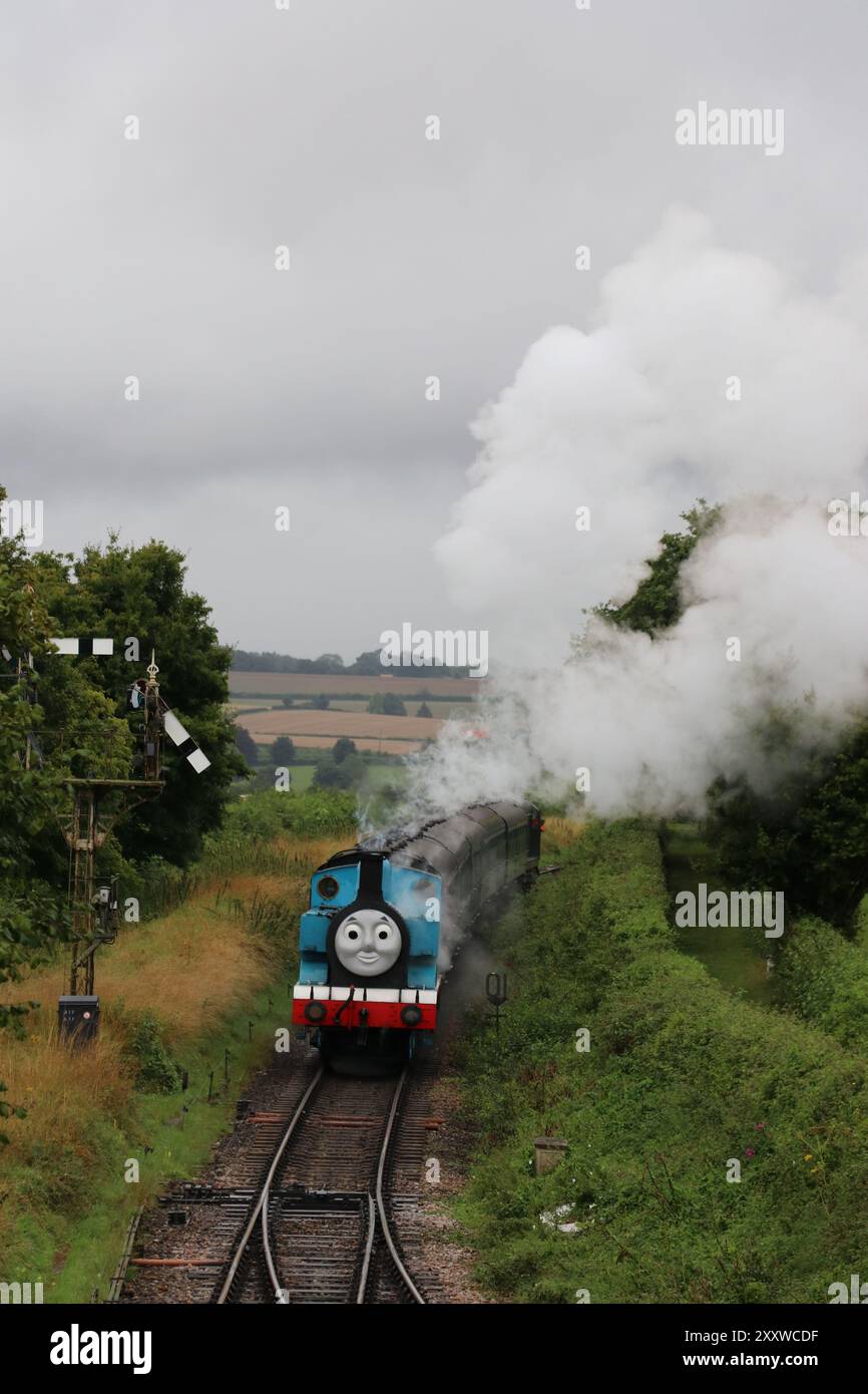 THOMAS THE TANK ENGINE STEAM TRAIN TRAVELLING ALONG A RAILWAY TRACK ...