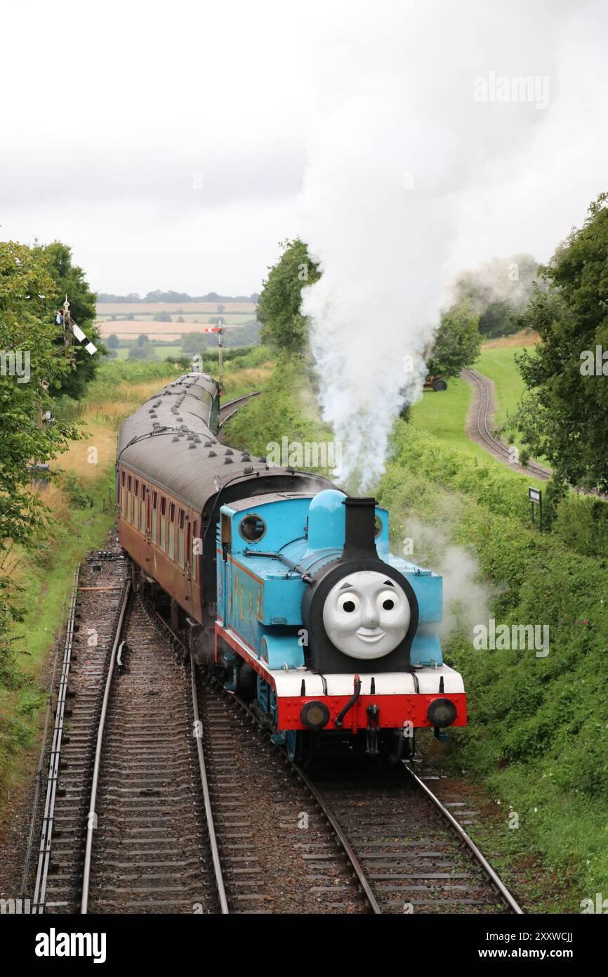 THOMAS THE TANK ENGINE STEAM TRAIN TRAVELLING ALONG A RAILWAY TRACK ...