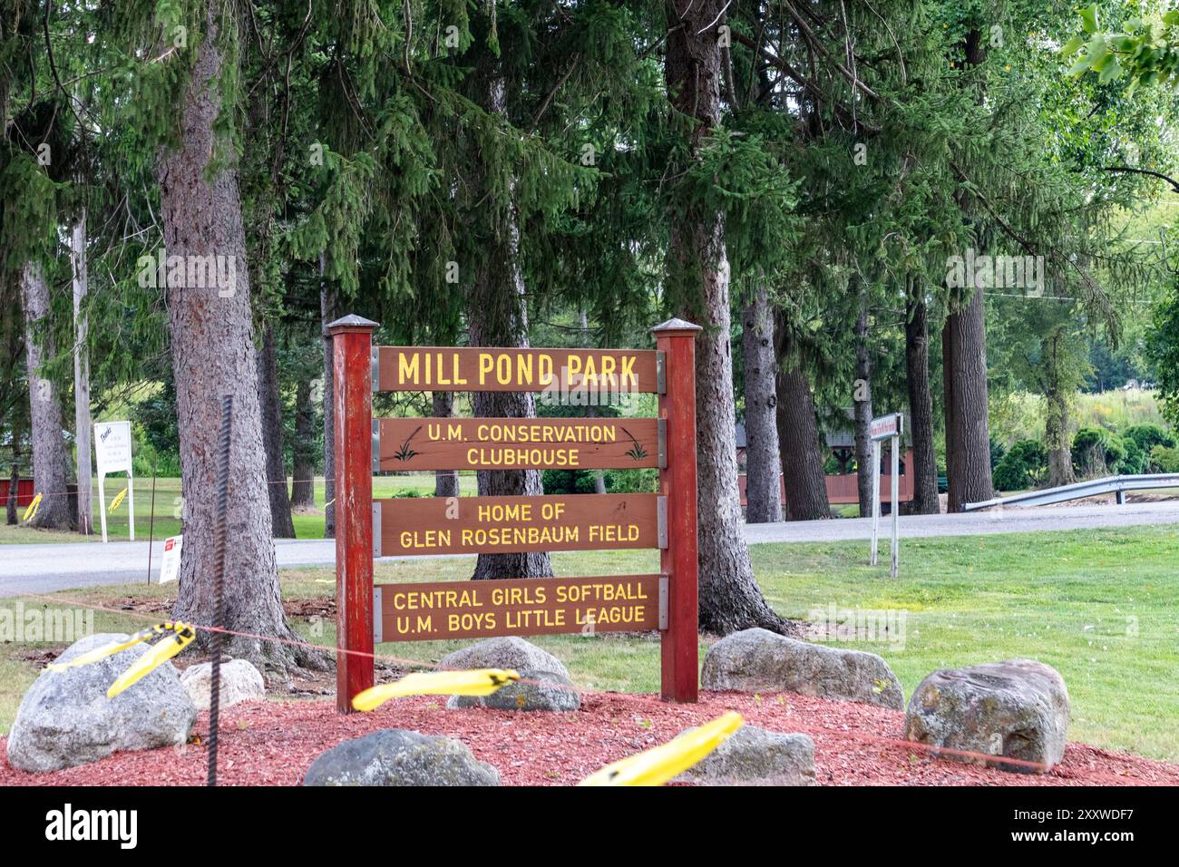 Mill pond hi-res stock photography and images - Alamy