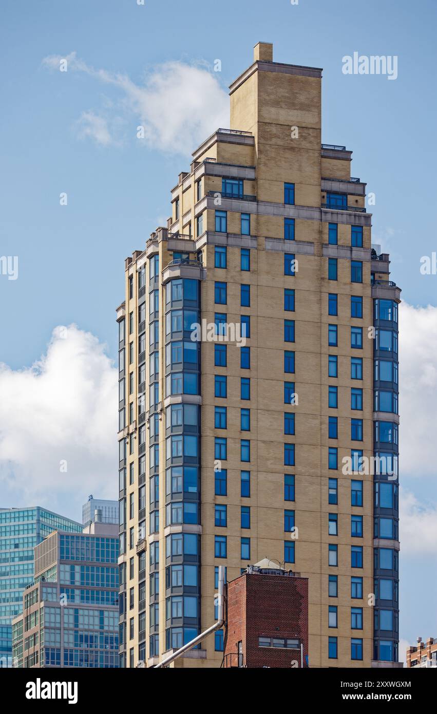 E 51st street in midtown manhattan hi-res stock photography and images ...