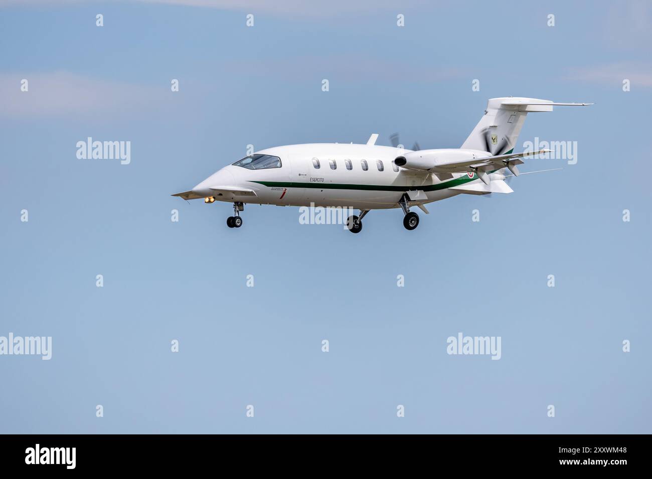 Italian Air Force - Piaggio P.180 Avanti, arriving at RAF Fairford to ...