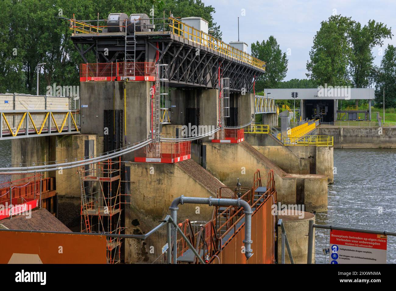 Werkzaamheden stuw Linne Stock Photo - Alamy