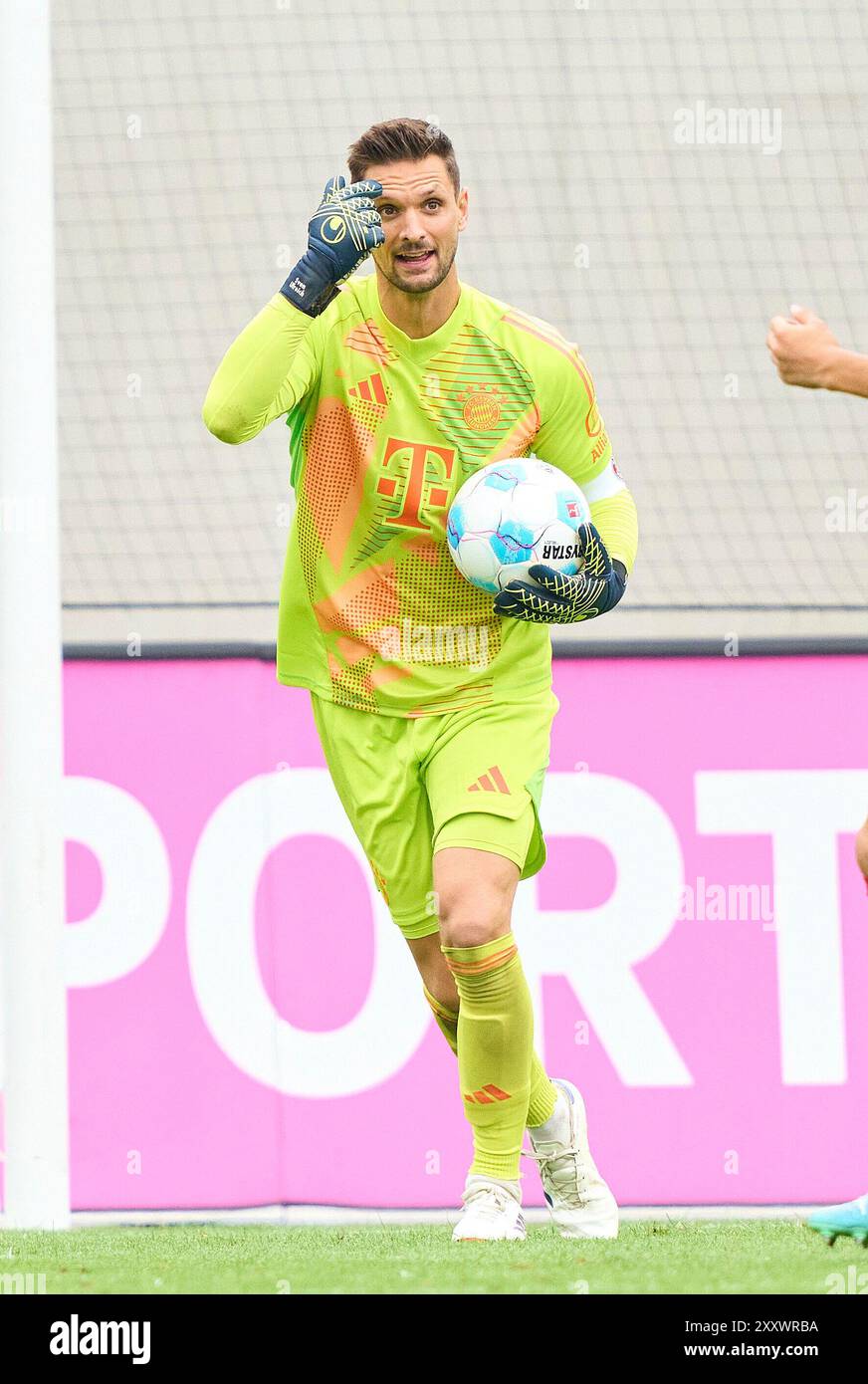 Munich, Germany. 20th Aug, 2024. Sven ULREICH, FCB 26 goalkeeper, at ...