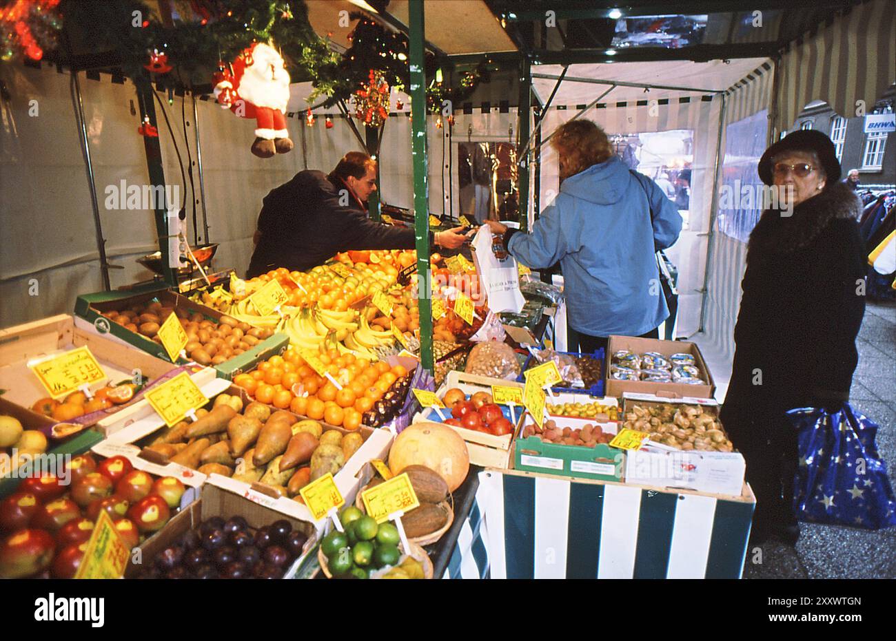 Rostock/grmany/Deutscheland/(Images from 1998 )german food shoppers at ...