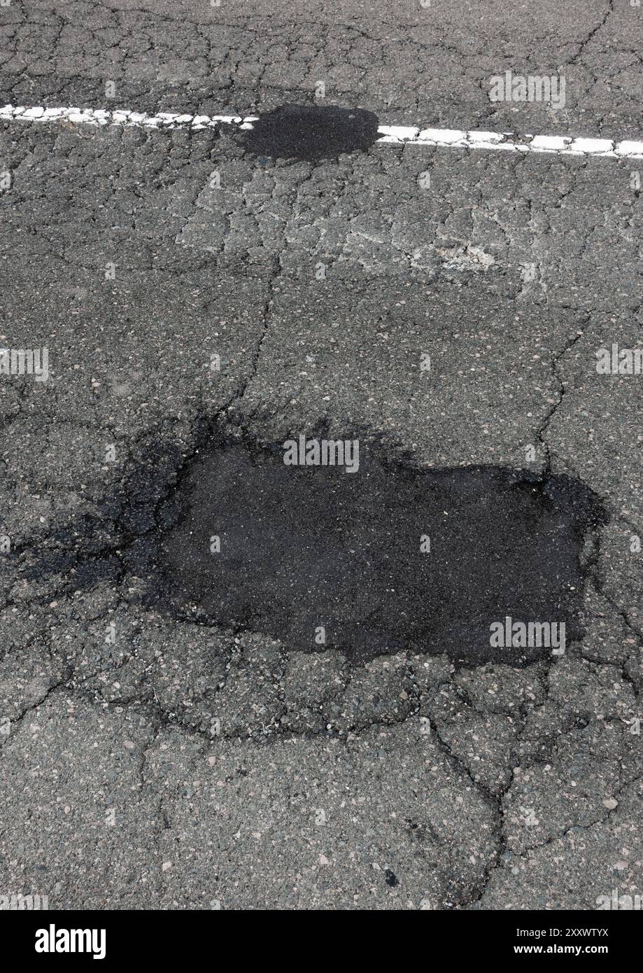 Pothole repair hi-res stock photography and images - Alamy