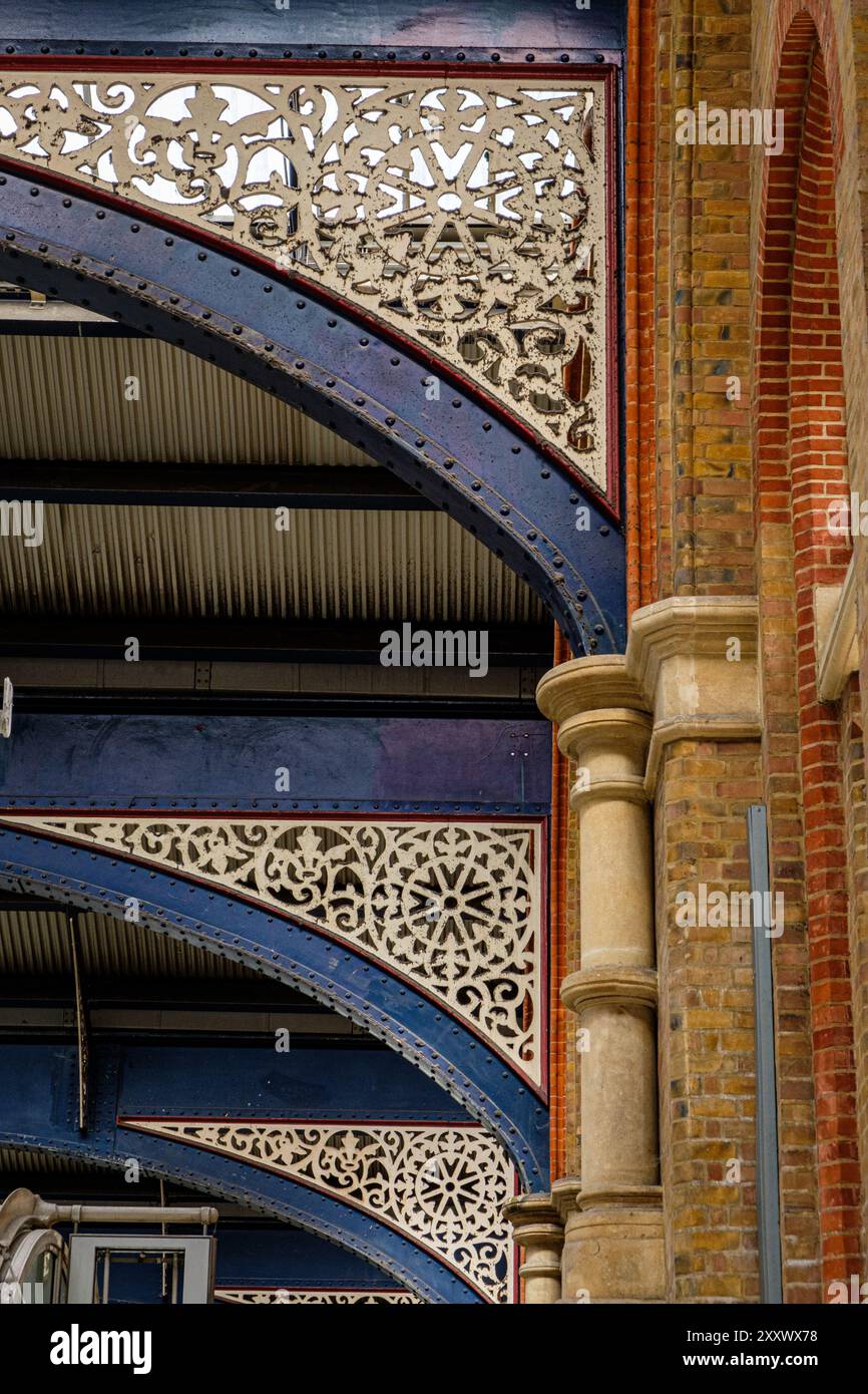 Architectural detail, Liverpool Street Station, Liverpool Street ...