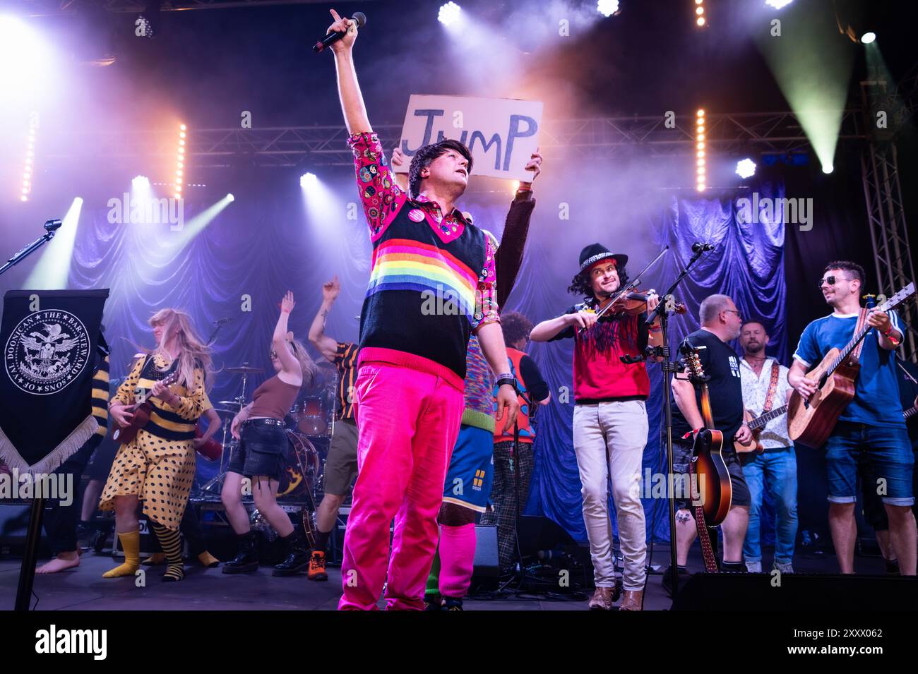 The Bar-Steward Sons of Val Doonican at Beautiful Days Festival 2024 ...