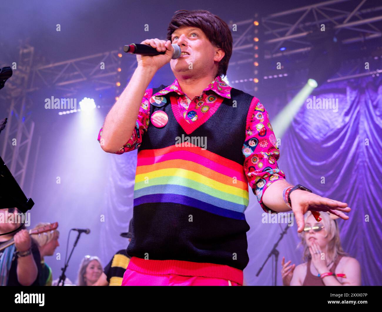 The Bar-Steward Sons of Val Doonican at Beautiful Days Festival 2024 ...