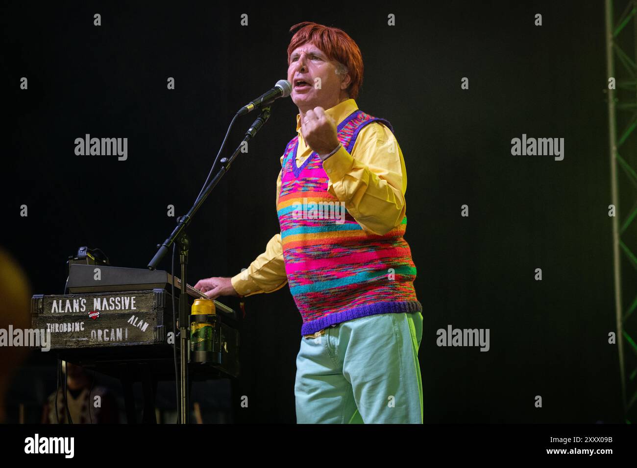 The Bar-Steward Sons of Val Doonican at Beautiful Days Festival 2024 ...