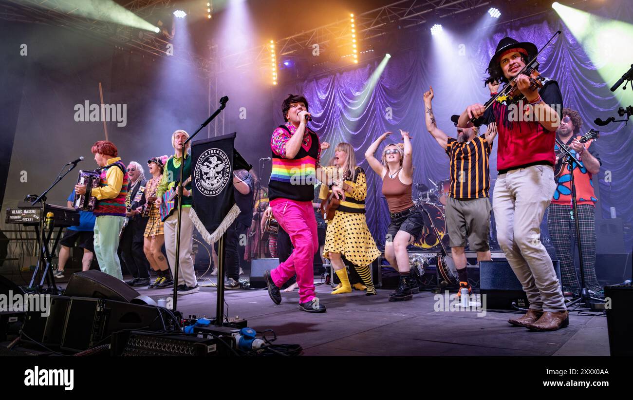 The Bar-Steward Sons of Val Doonican at Beautiful Days Festival 2024 ...