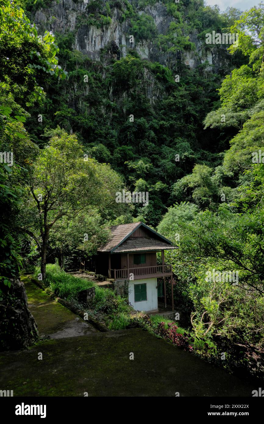 Prince Souphanouvong residence at the Vieng Xai Caves, Viengxay ...
